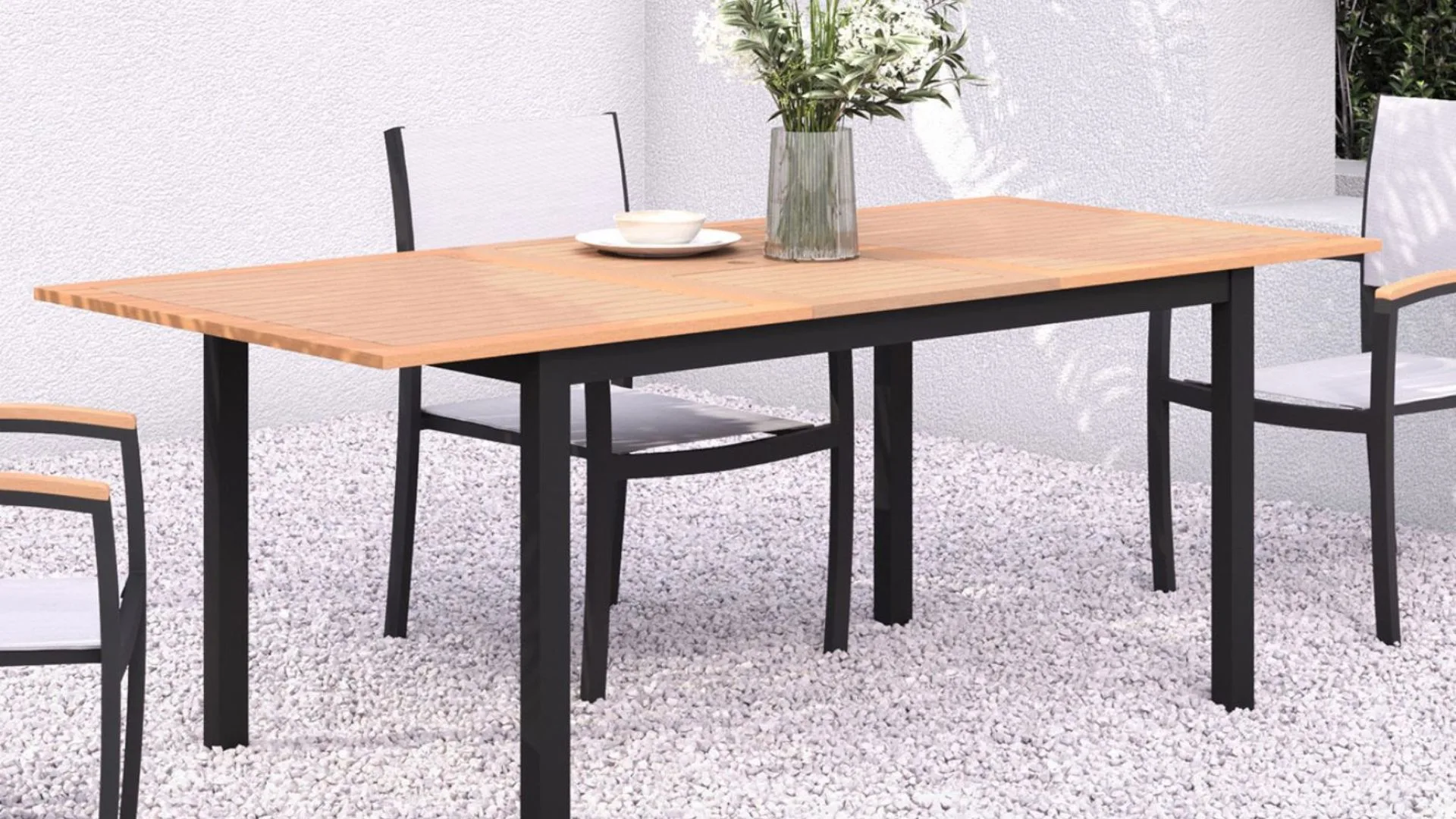 Extendable Outdoor Dining Tables for Any Party Size