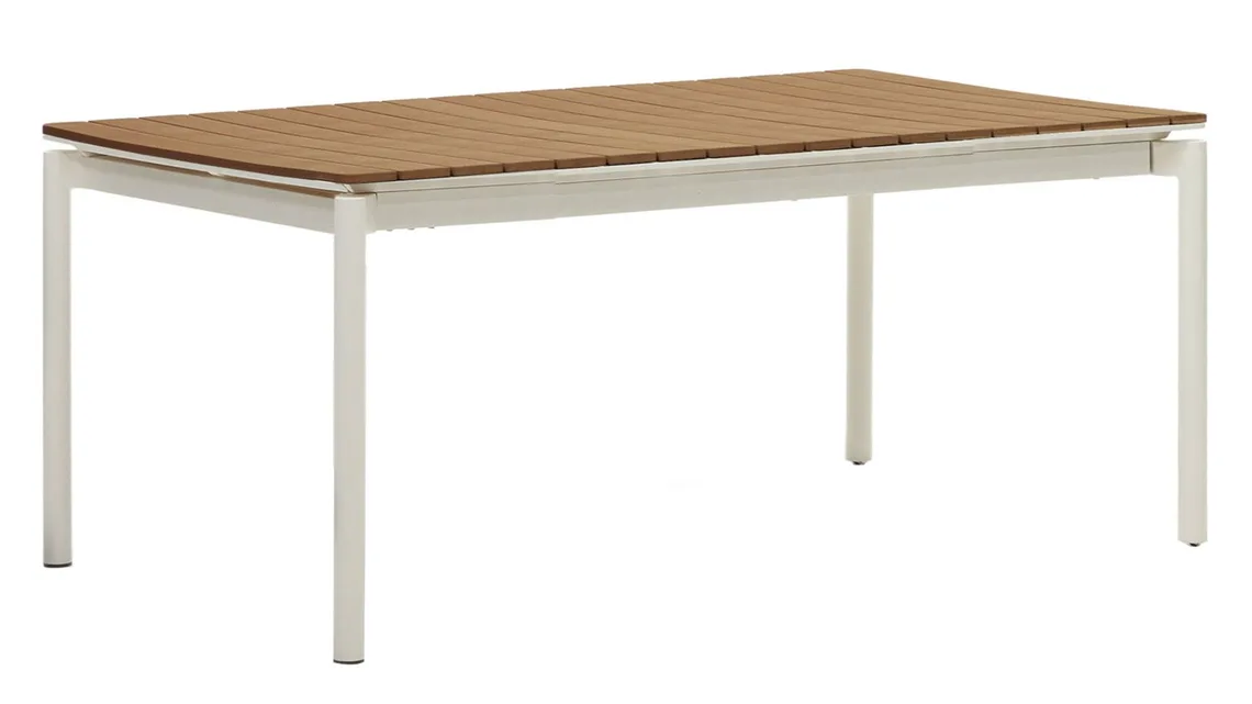Extendable Outdoor Dining Tables for Any Party Size