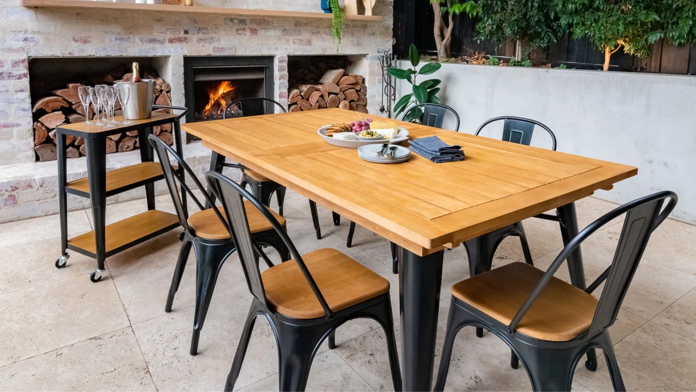 Extendable Outdoor Dining Tables for Any Party Size