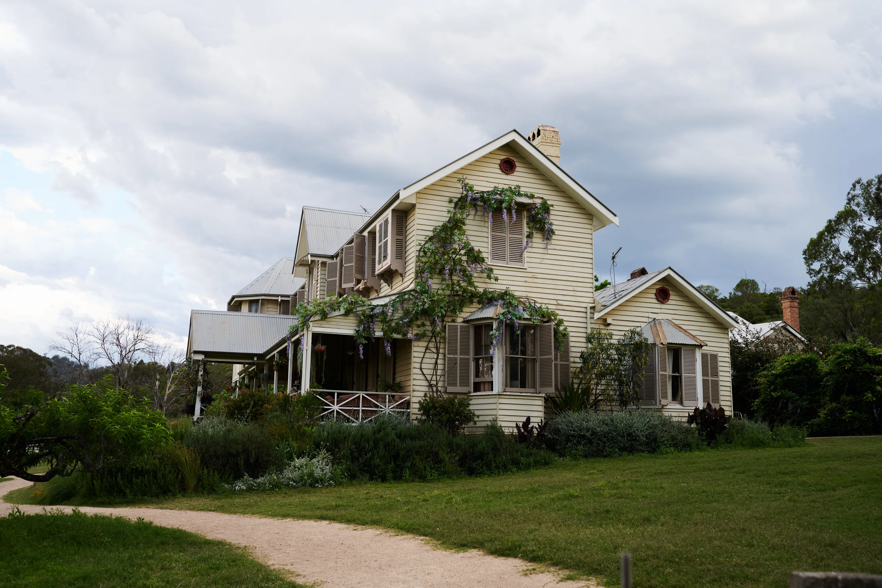 The Lost Flowers of Alice Hart: Filming Locations