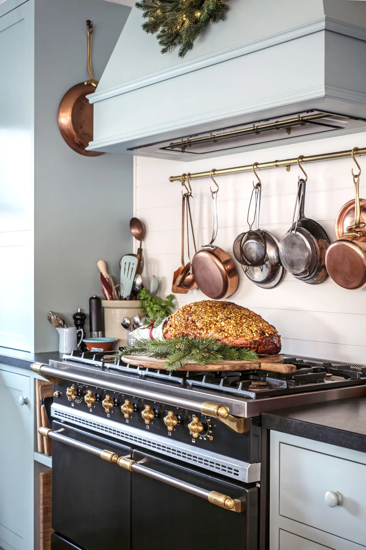 Lakeside New Zealand home hosts a Christmas gathering