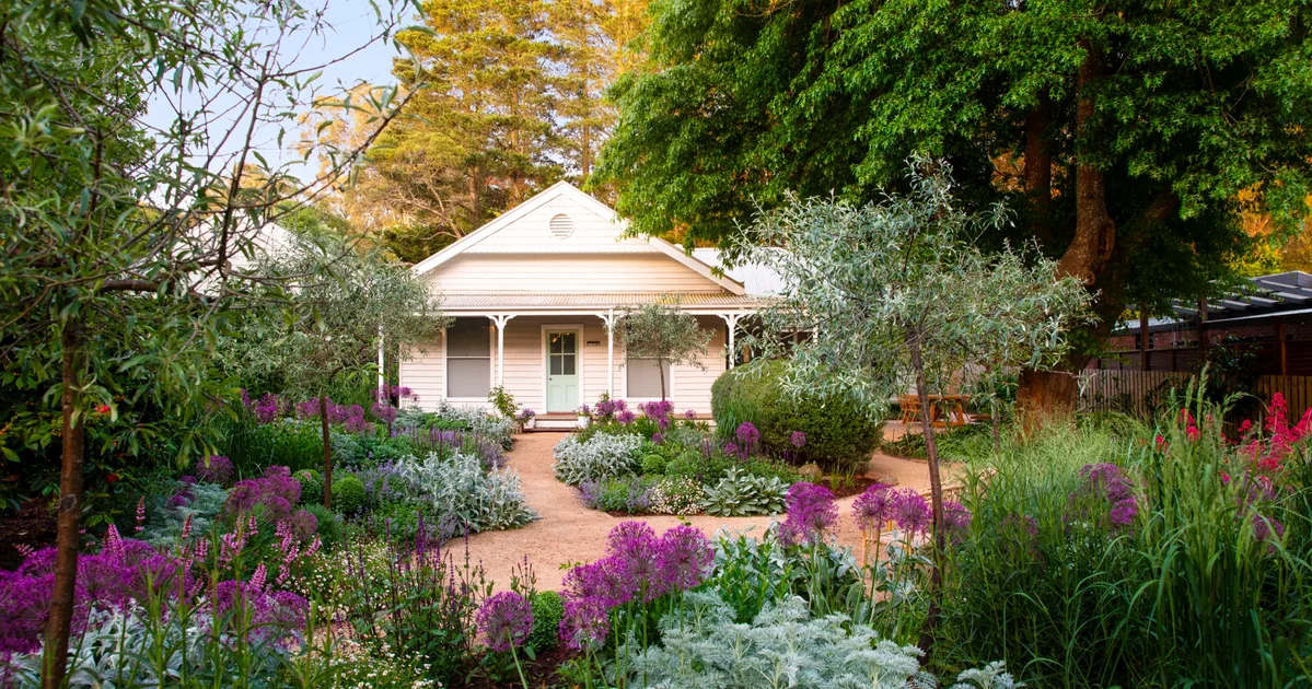 This country garden in Victoria is a blooming beauty