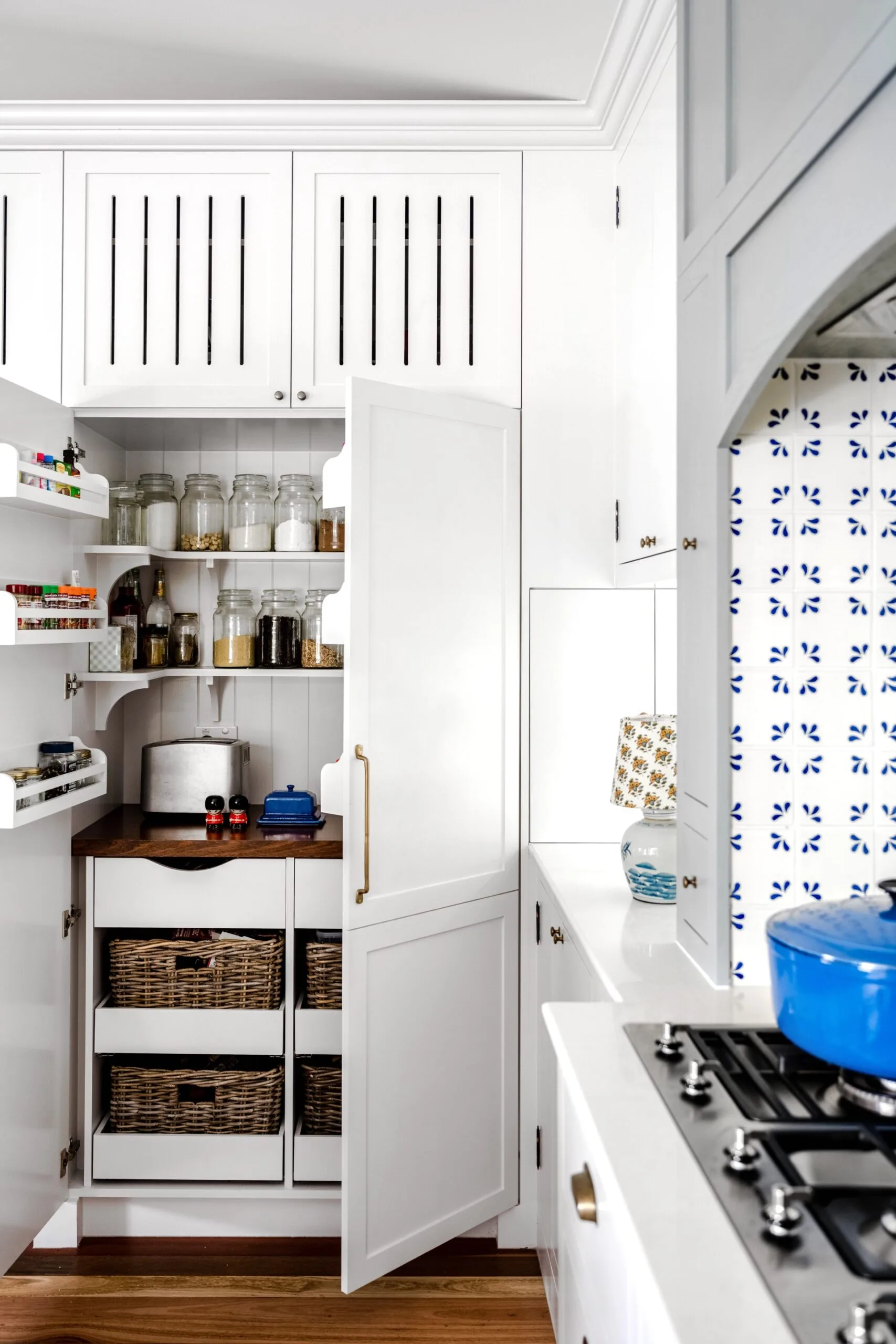 Kitchen Cabinet Handles to Wow Up Your Kitchen