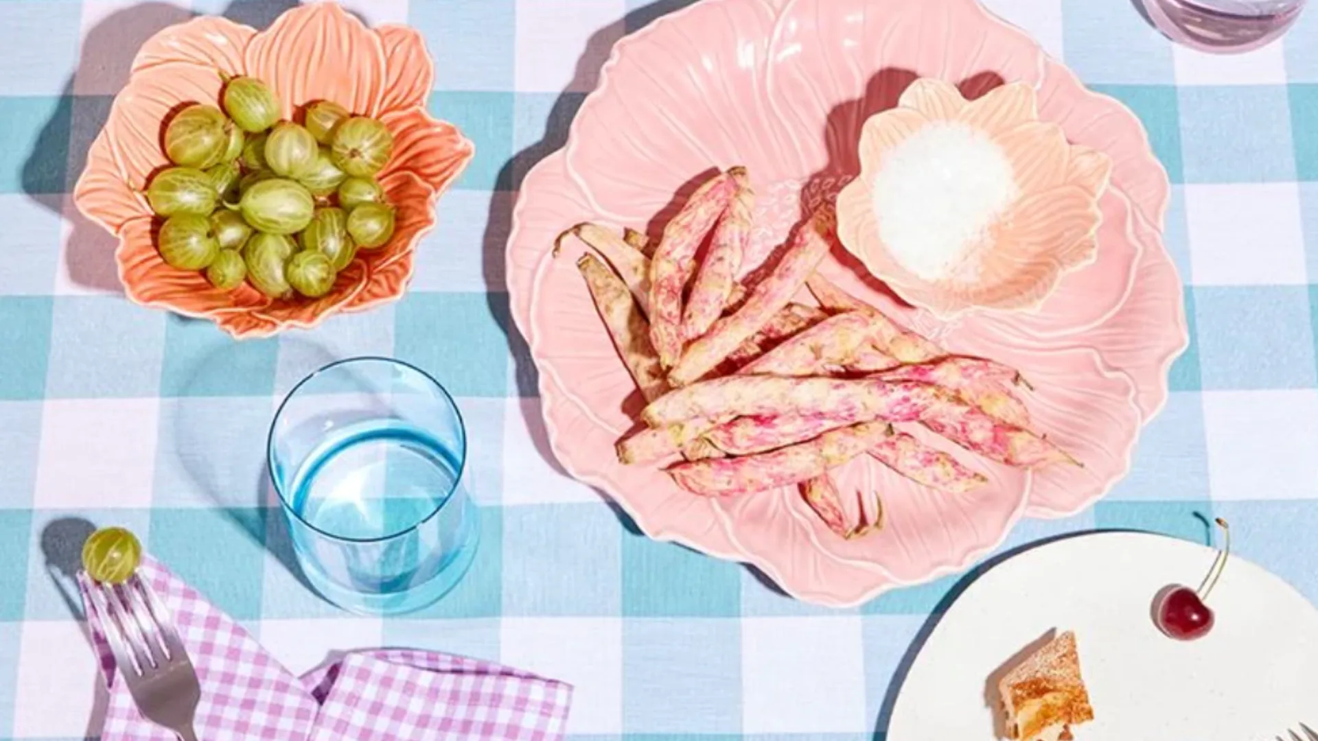 Leaf plates: this quirky design trend will elevate your tablescape ...