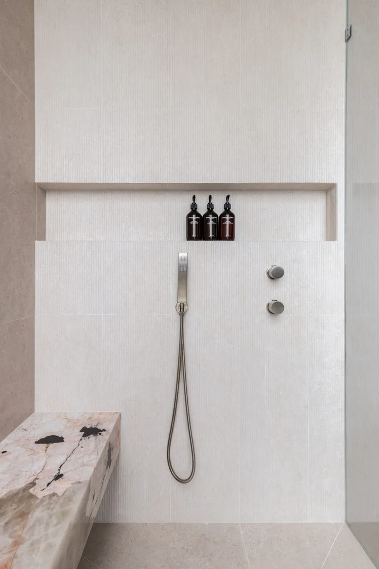 Your guide to the shower niche, ledge and bench | Home Beautiful