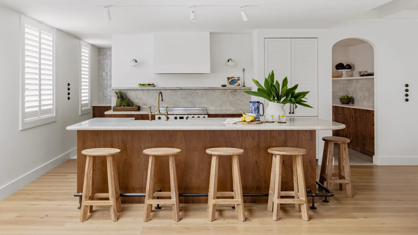 20 kitchens that prove timber flooring is the right choice