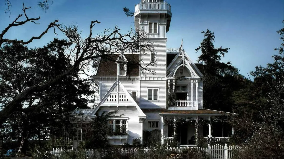 The Practical Magic house returns in the trailer for the film's sequel ...