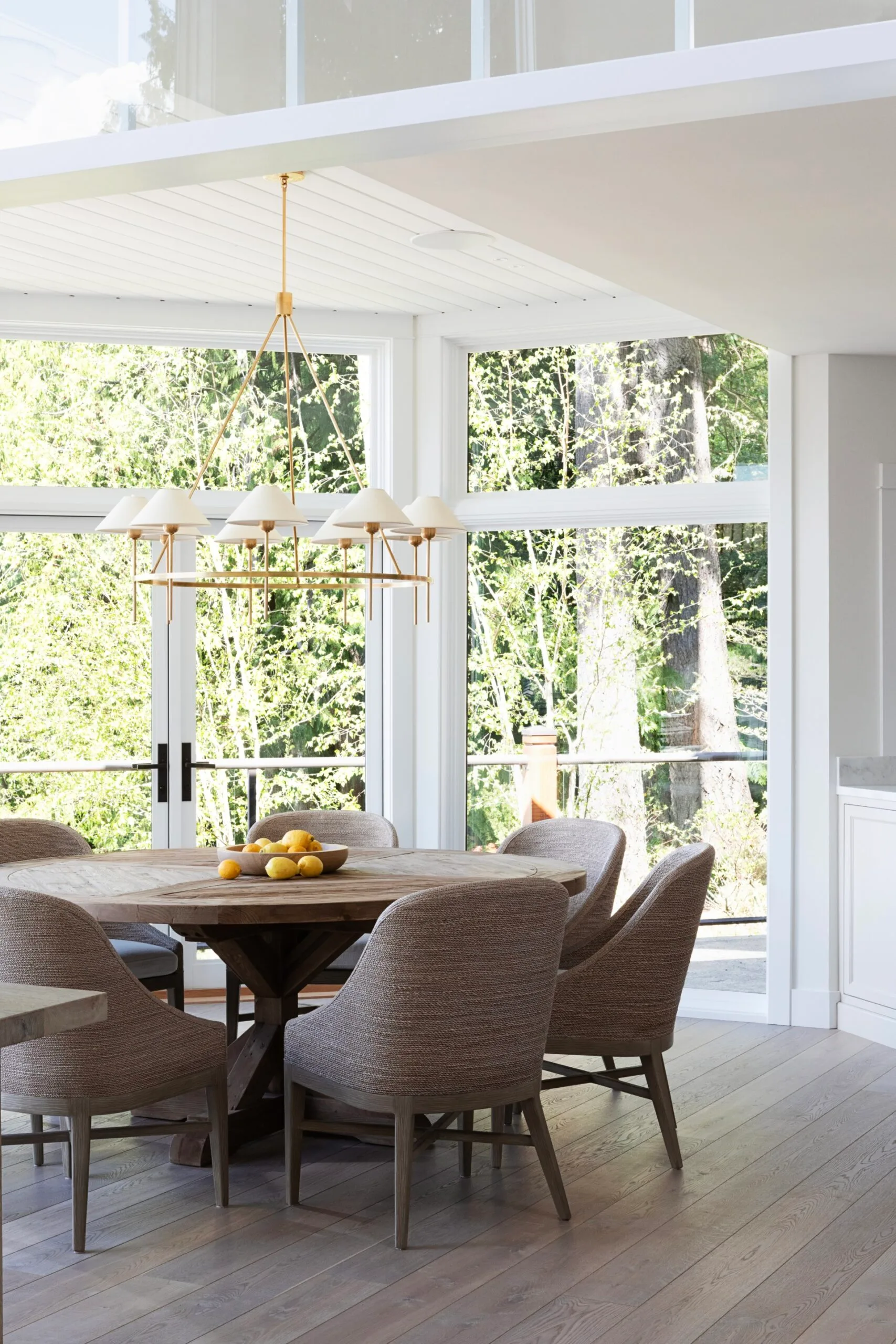 A lakeside holiday home on Canada's Vancouver Island | Home Beautiful