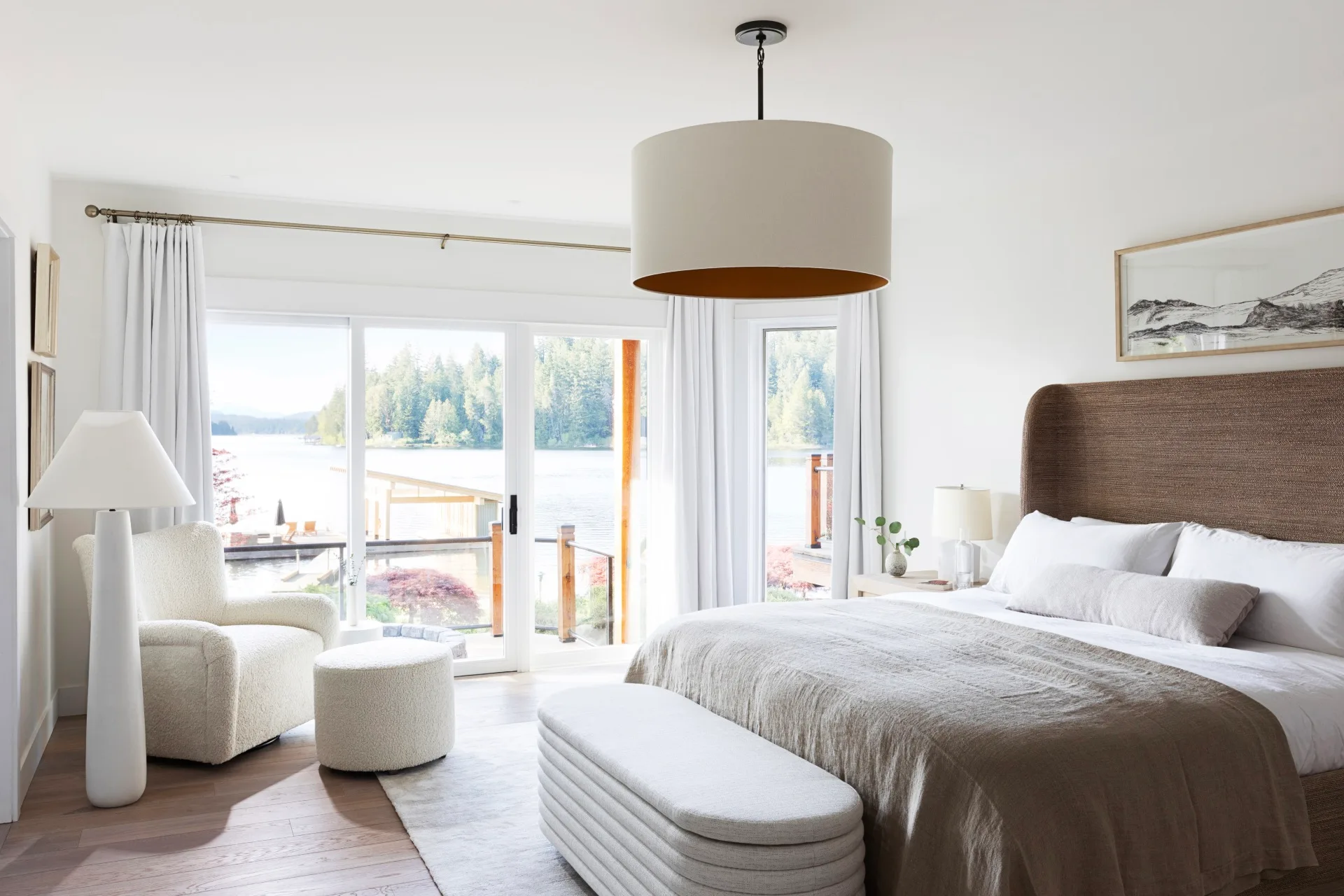 A lakeside holiday home on Canada's Vancouver Island | Home Beautiful