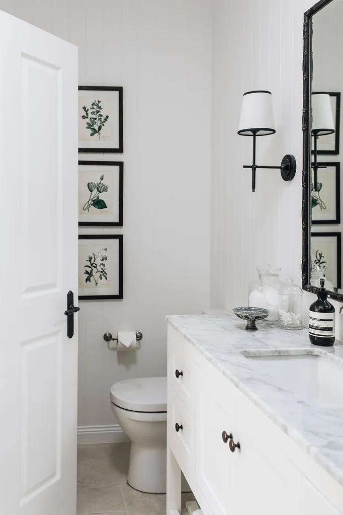 The bathrooms in this country cottage are decorative dreams | Home ...