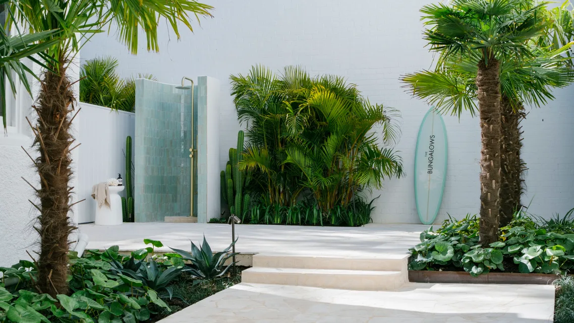 8 invigorating outdoor shower ideas that are worth splashing out on ...