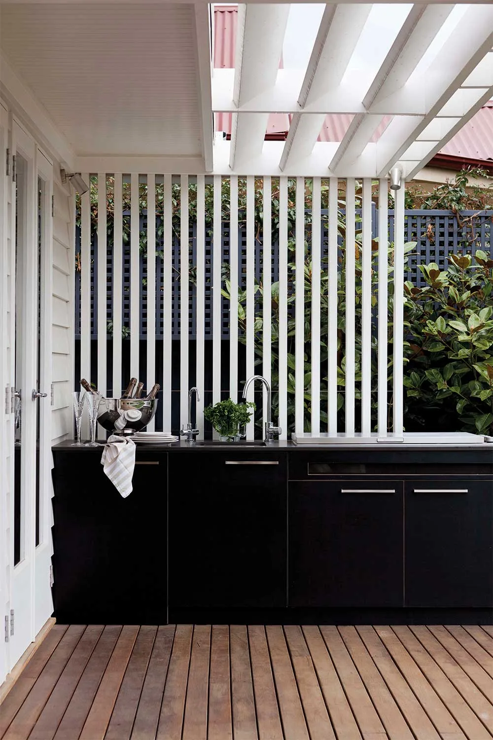 7 Great Ideas for Using Decorative Outdoor Screens