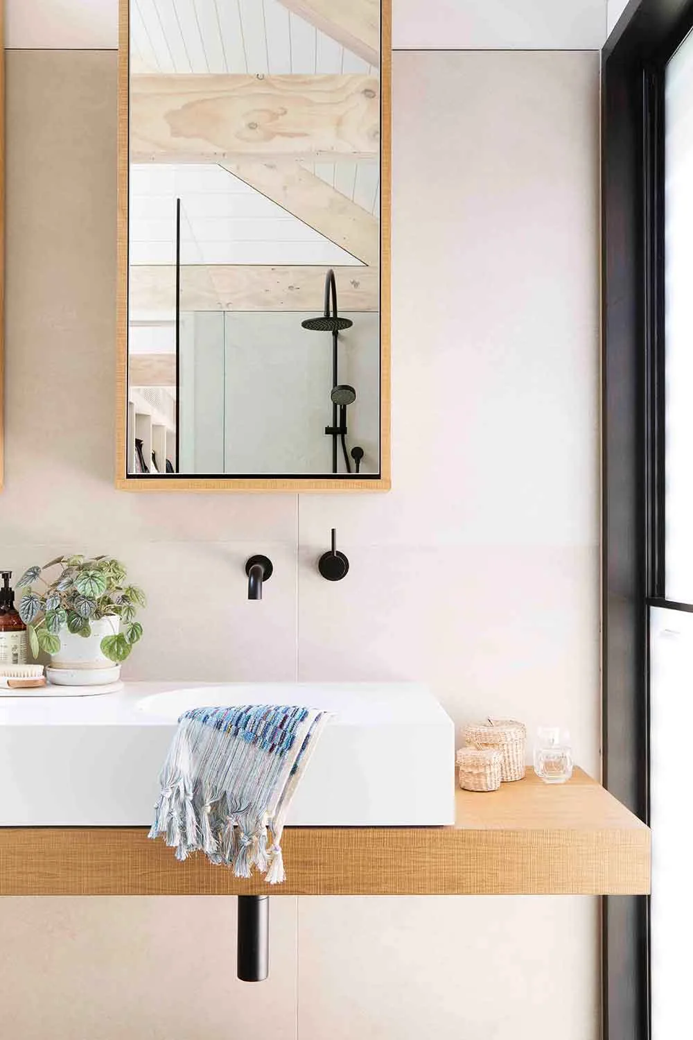 11 beautiful shower design ideas to incorporate into your bathroom ...