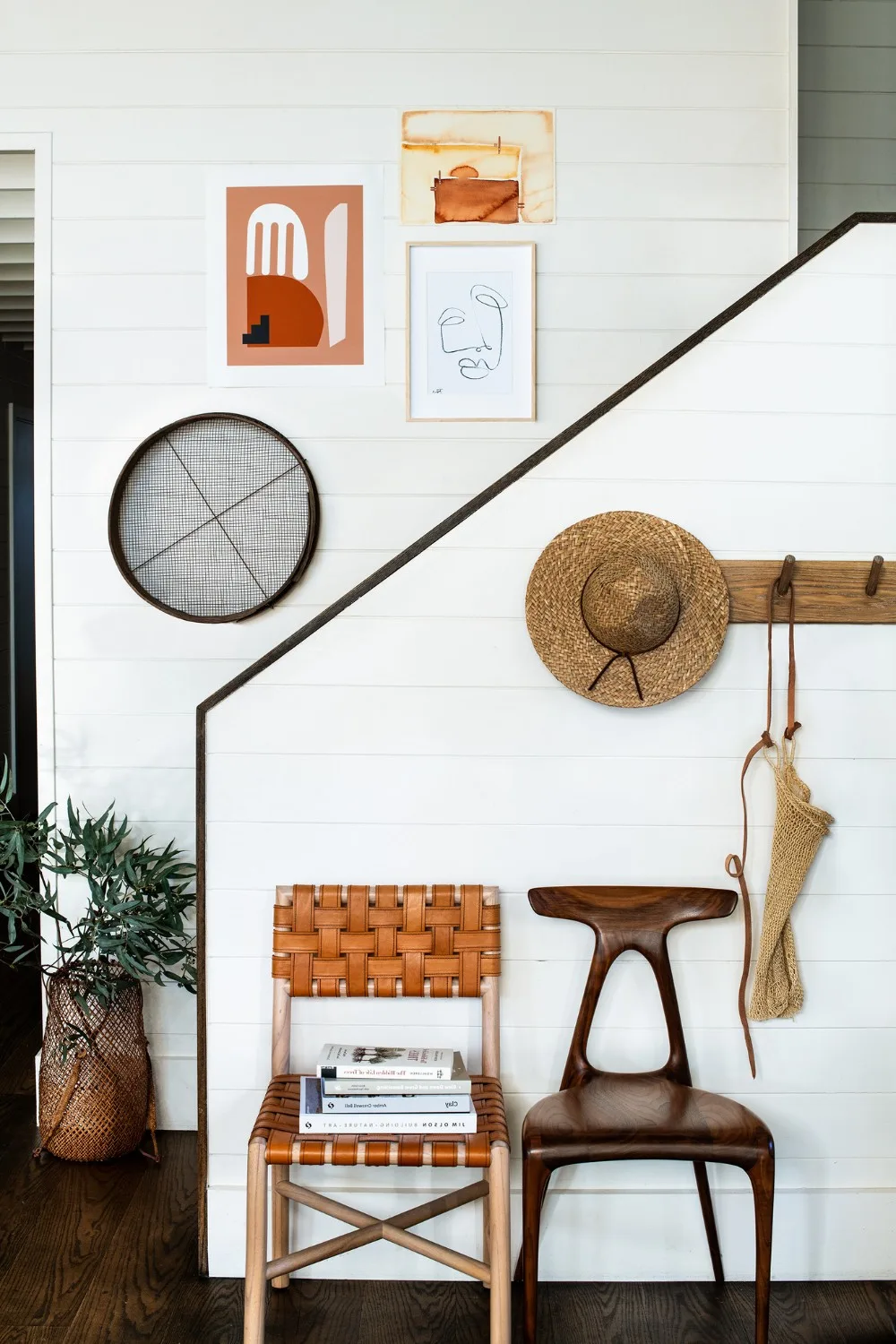 How to Use Command Hooks Without Damaging Your Walls | Home Beautiful