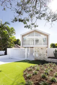 These 11 Homes Prove A White Home Exterior Is Superior