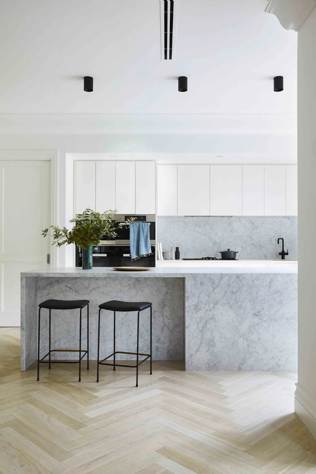 7 great ideas for a monochrome kitchen | Home Beautiful