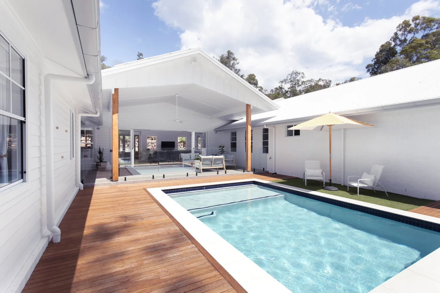 10 Pool Landscaping Ideas with Resort Vibes