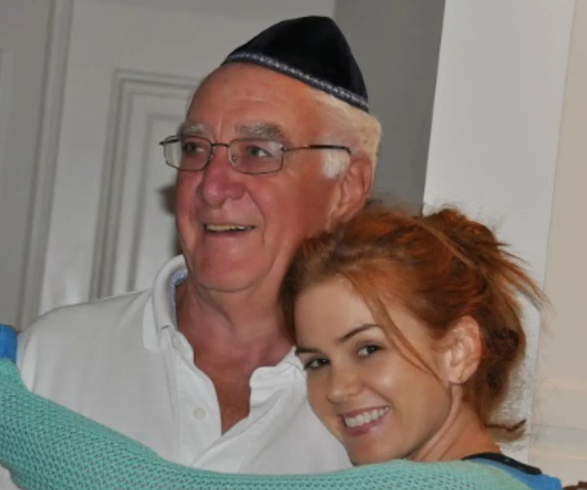 Isla Fisher's Heartbreak Over Her Father's Death
