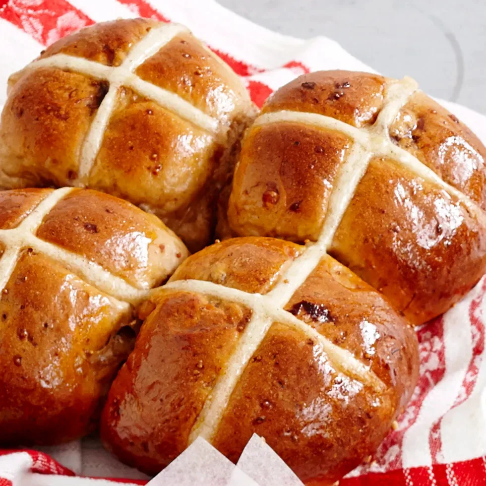 5 easy hot cross bun recipes - The Australian Women's Weekly