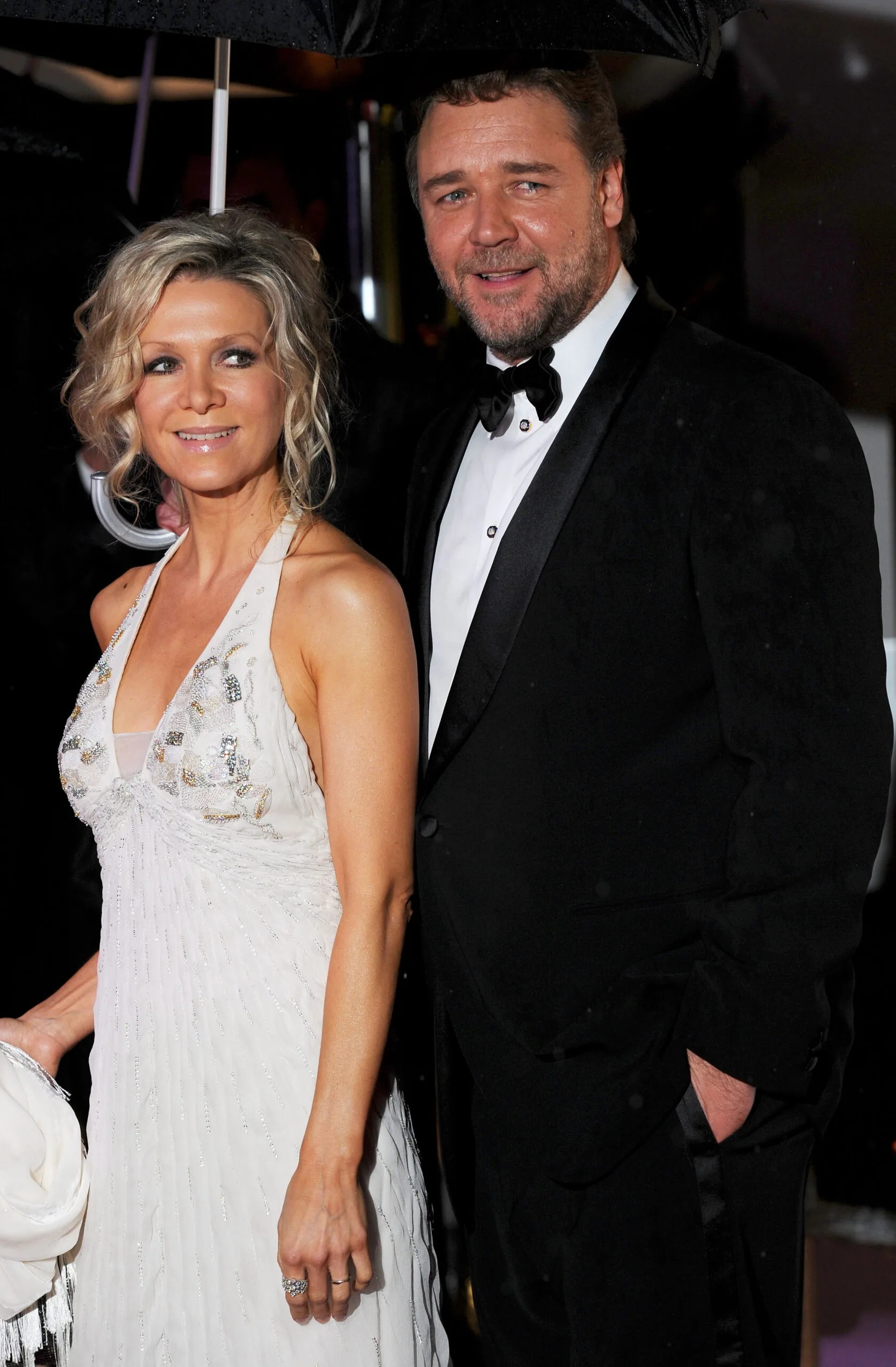 Who is Russell Crowe dating? Meet girlfriend Britney Theriot - The ...