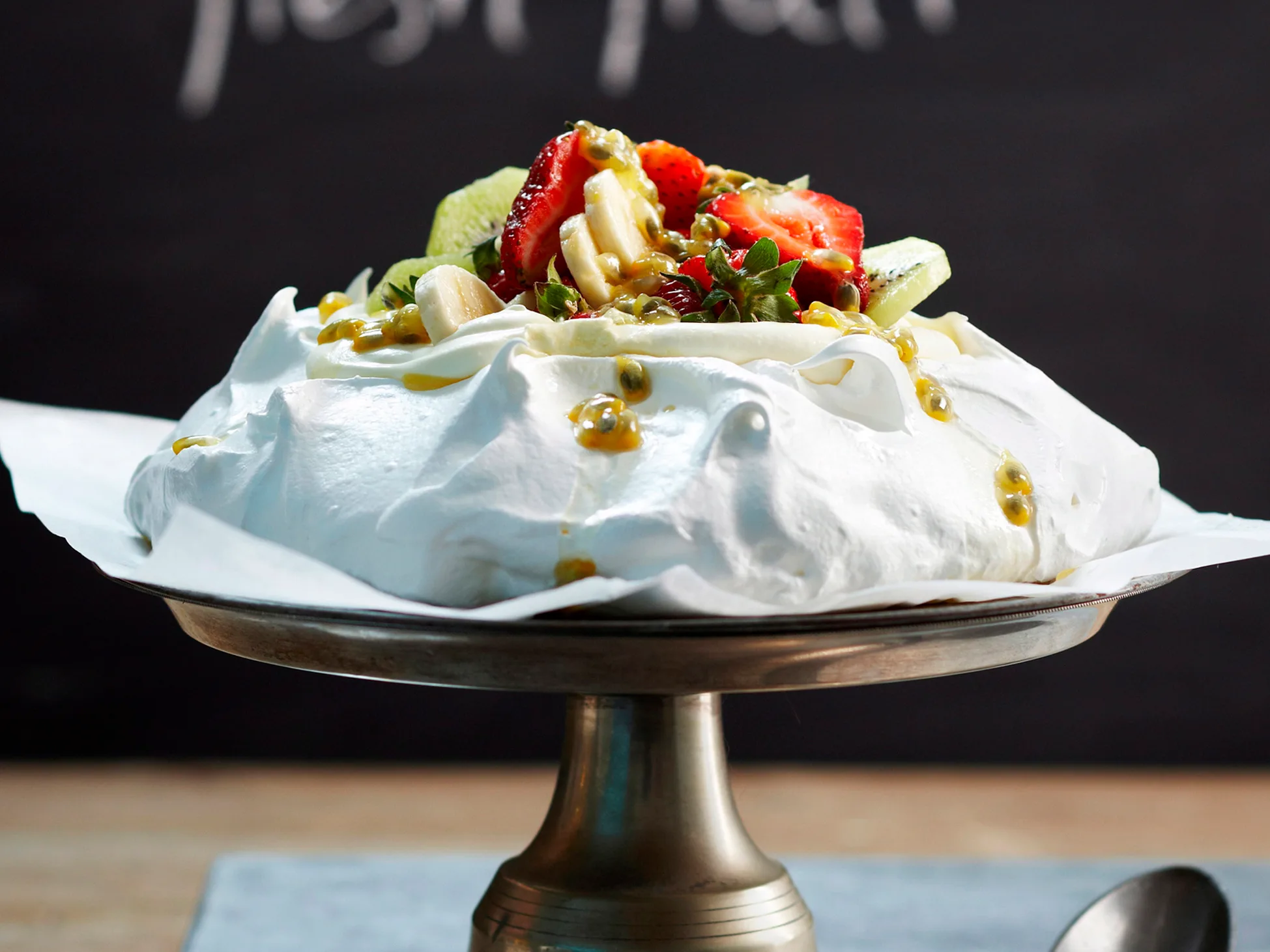 Traditional pavlova | Women's Weekly Food