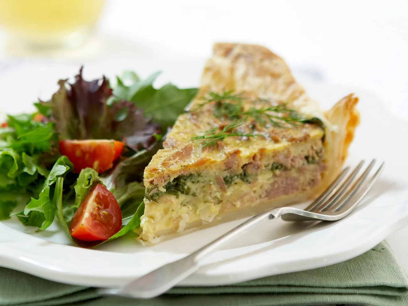 Tuna and spinach quiche | Women's Weekly Food