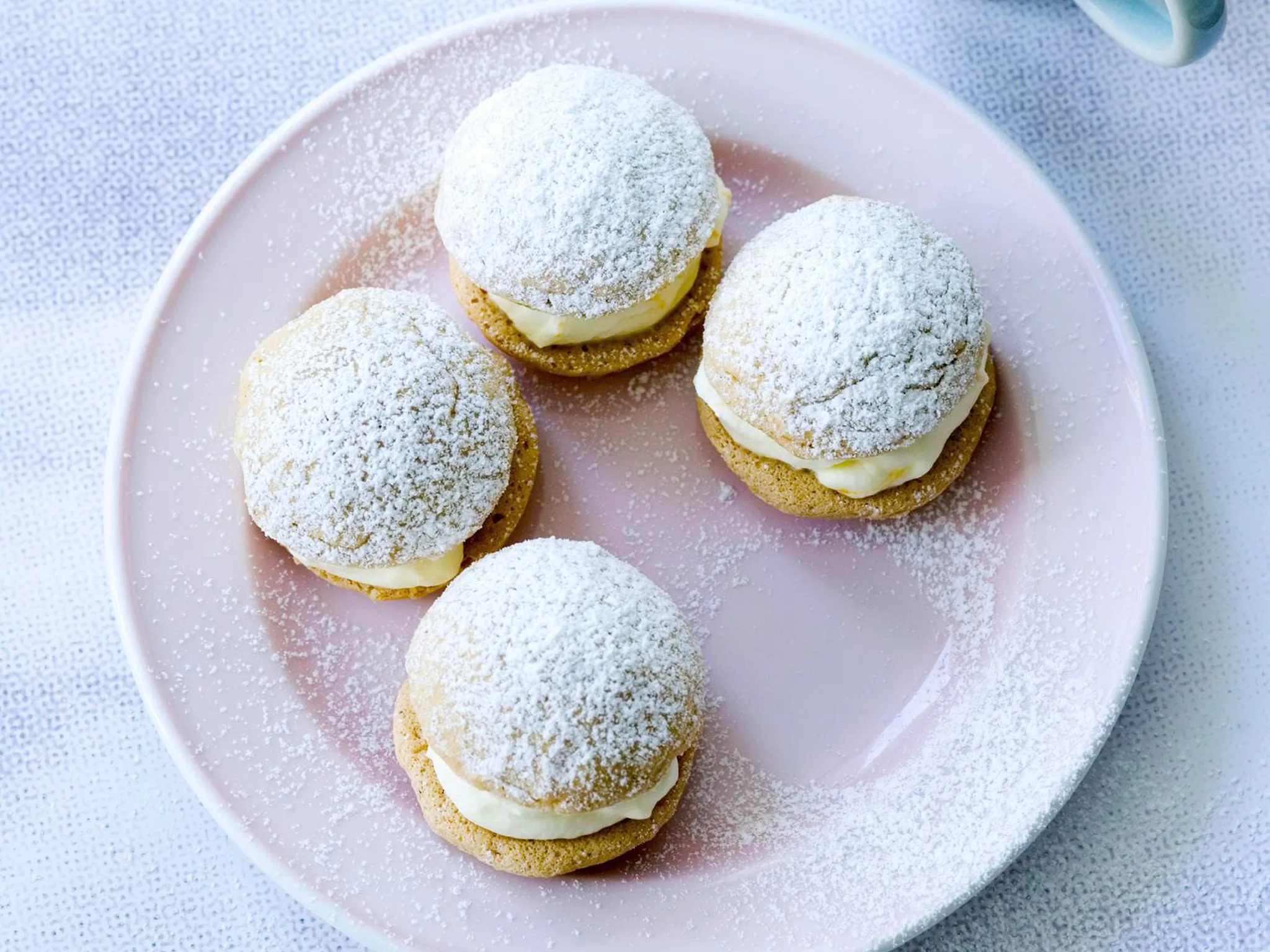 Ginger powder puffs