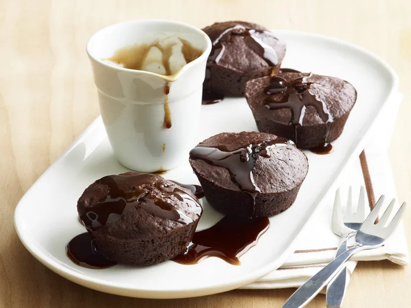 Chocolate fudge cakes | Women's Weekly Food