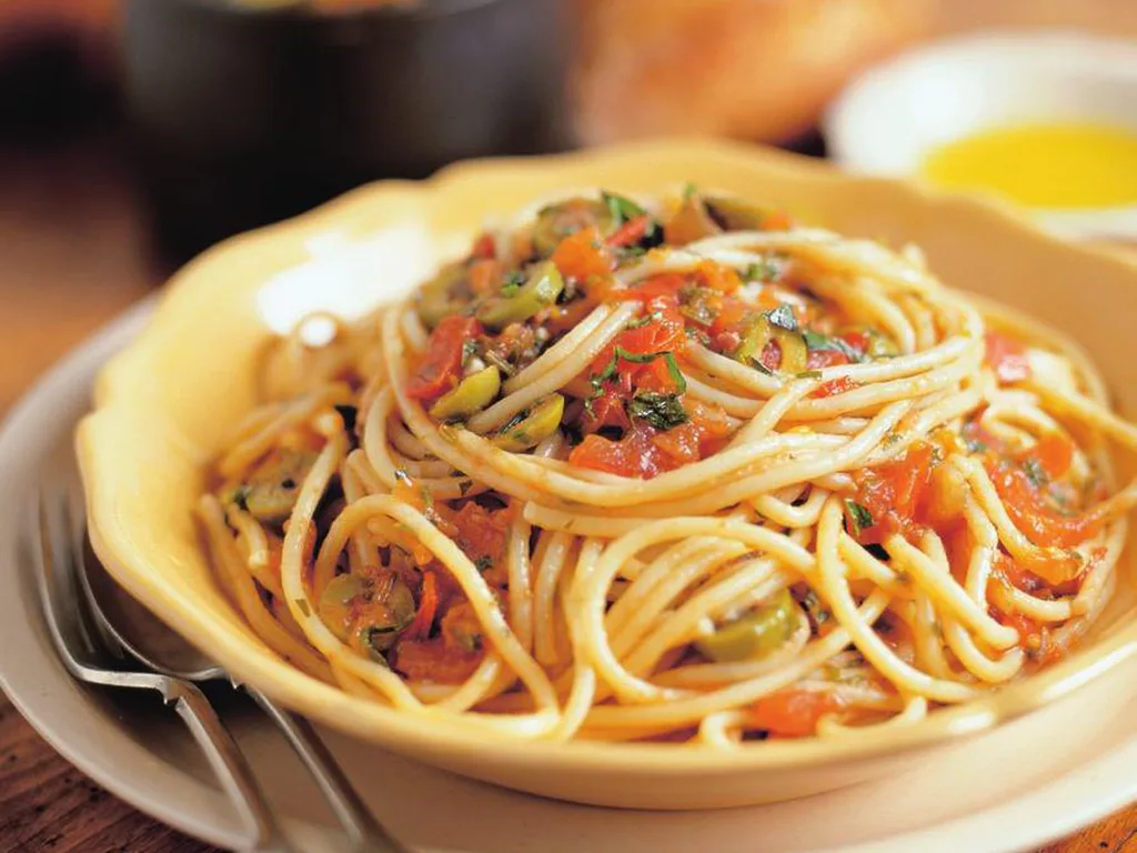 Spaghetti puttanesca | Women's Weekly Food