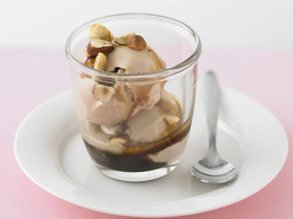 Coffee hazelnut shots | Women's Weekly Food