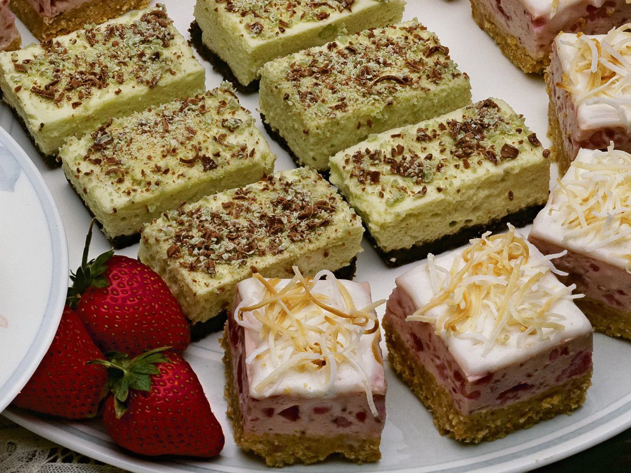Strawberry mallow slice | Women's Weekly Food