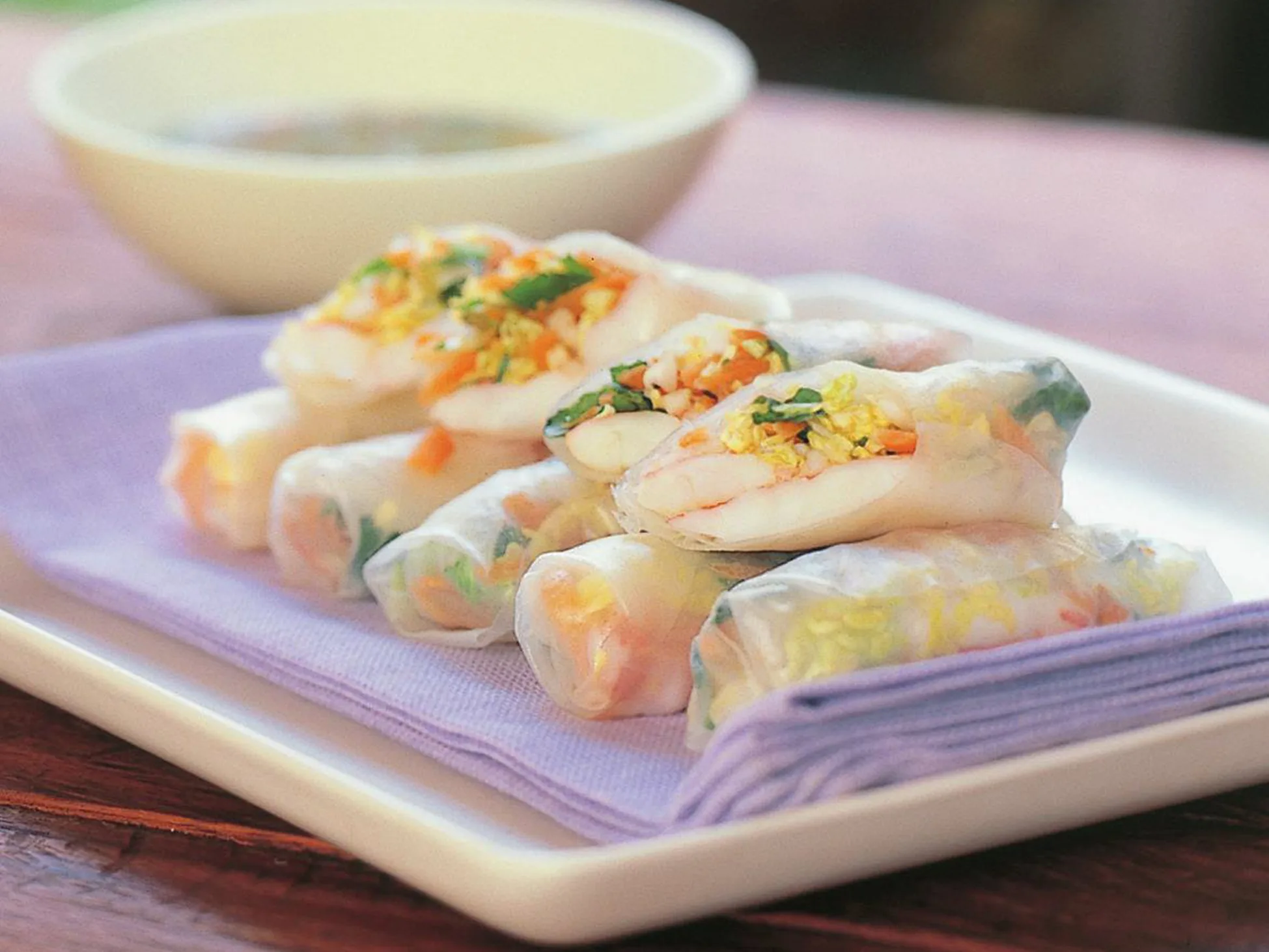 Fresh Rice Paper Rolls with Prawns and Dipping Sauce