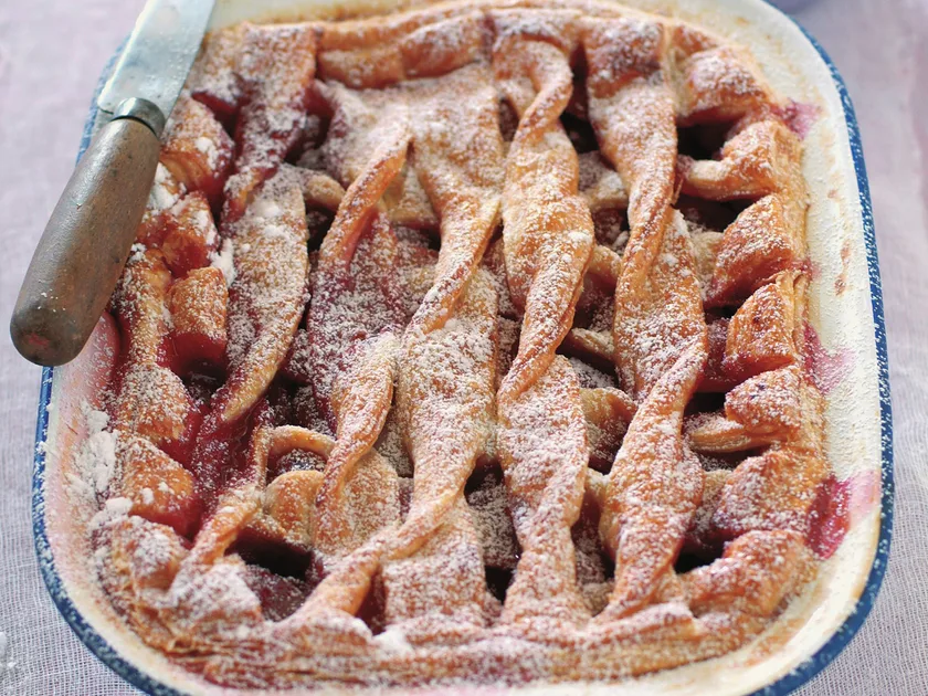 Spiced apricot and plum pie | Women's Weekly Food