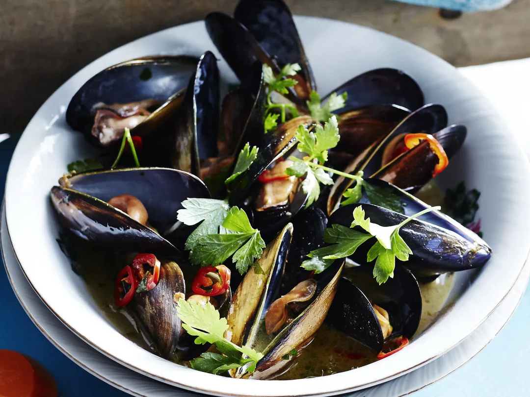 Garlic and chilli mussels | Women's Weekly Food