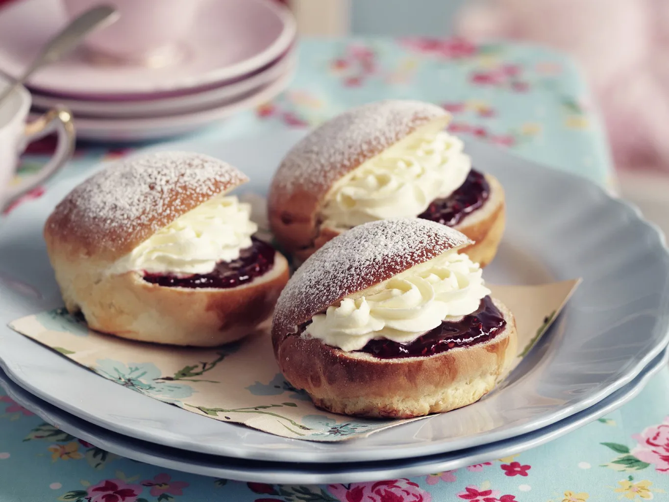 Cream buns | Women's Weekly Food