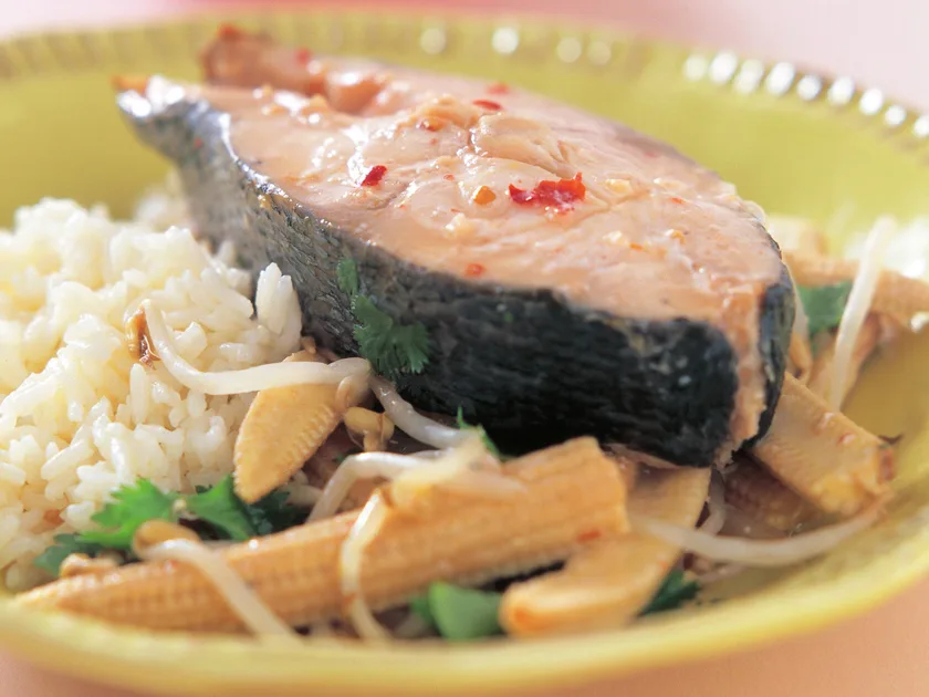 Blue-Eye Cutlets and Vegetables Baked in Foil