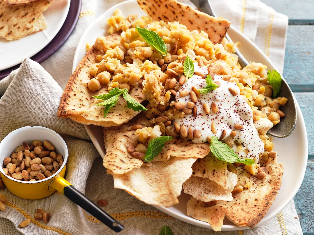 Lebanese Fatteh with Chickpeas and Yogurt