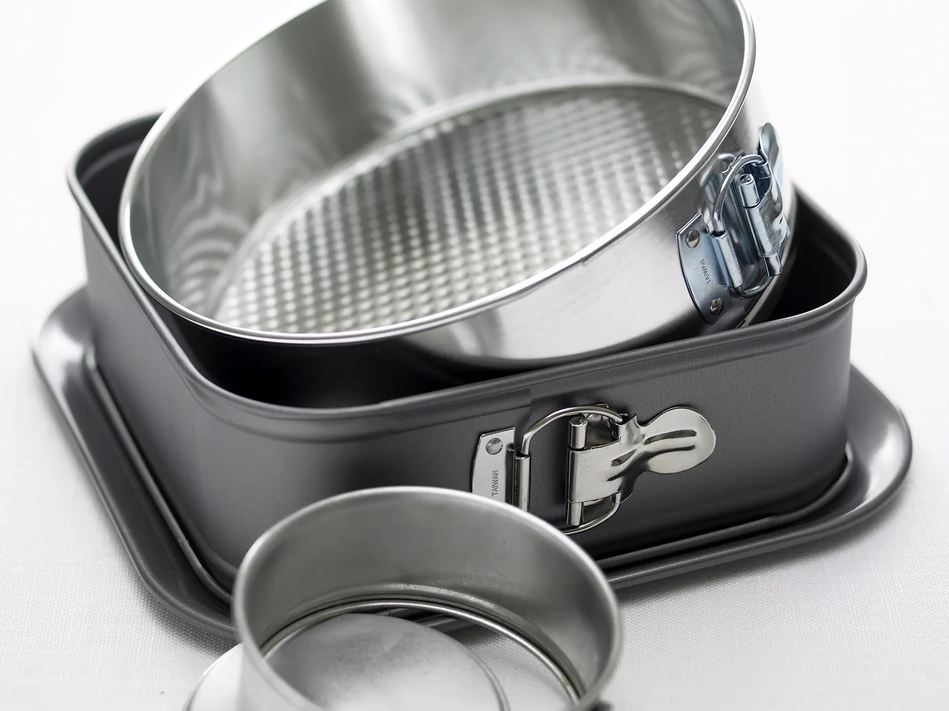 Baking 101: Cake tins and baking pans | Women's Weekly Food