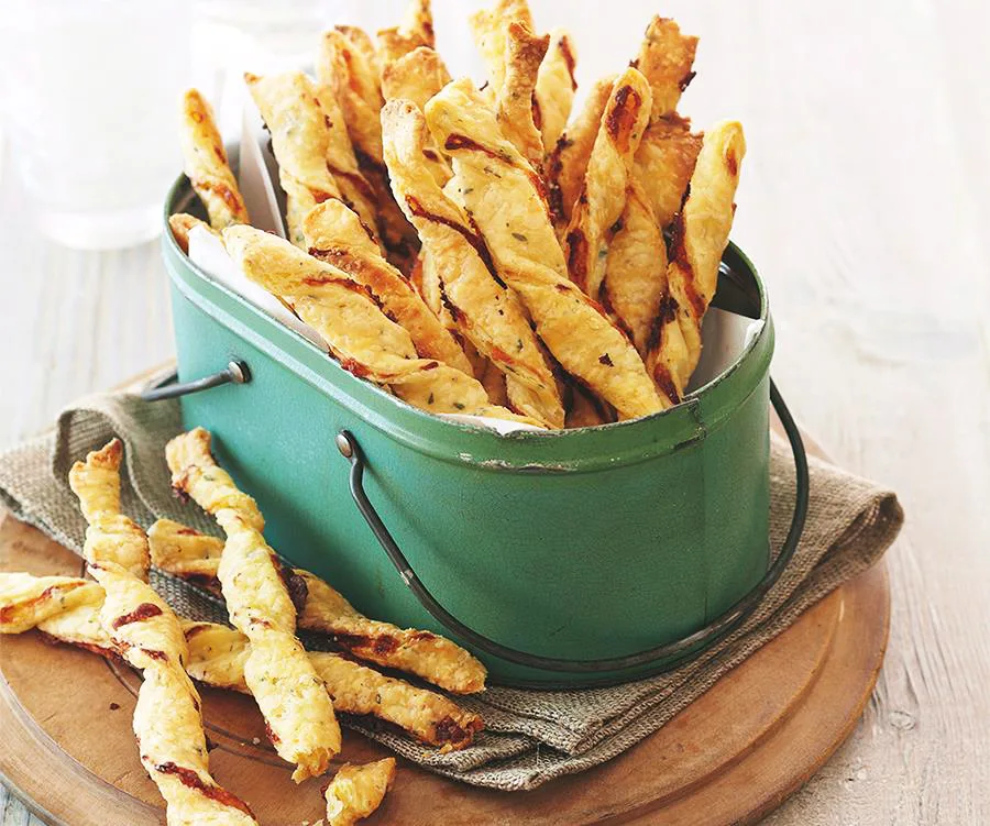 Cheddar and thyme twists | Women's Weekly Food