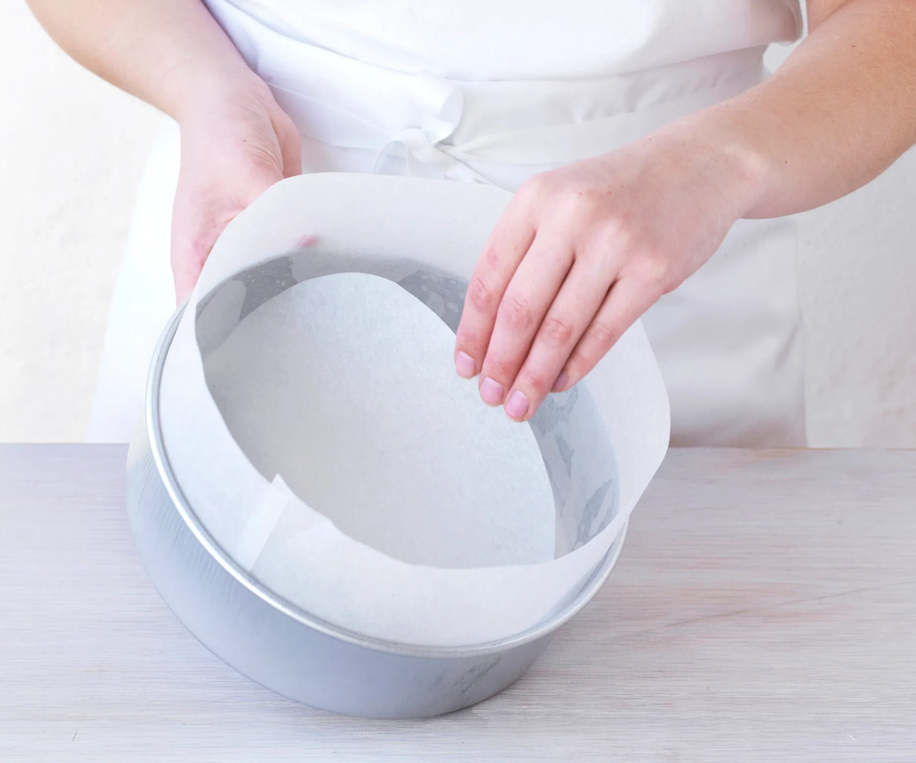 The easy way to line a baking tin | Women's Weekly Food