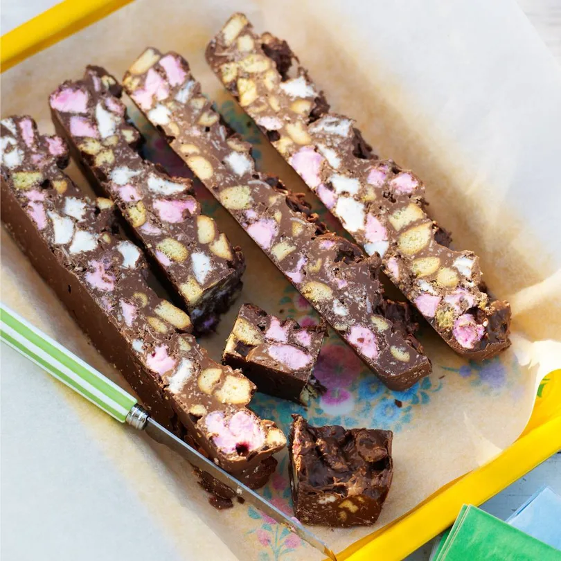This Next Level Oat Slice Is Part Brownie, Part Crumble | Women's Weekly Food