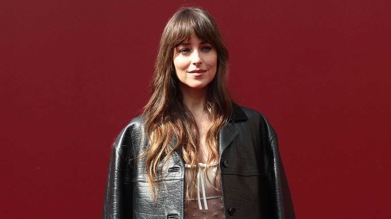 The Ultimate Trick For Styling Your Fringe Perfectly Every Time | marie ...