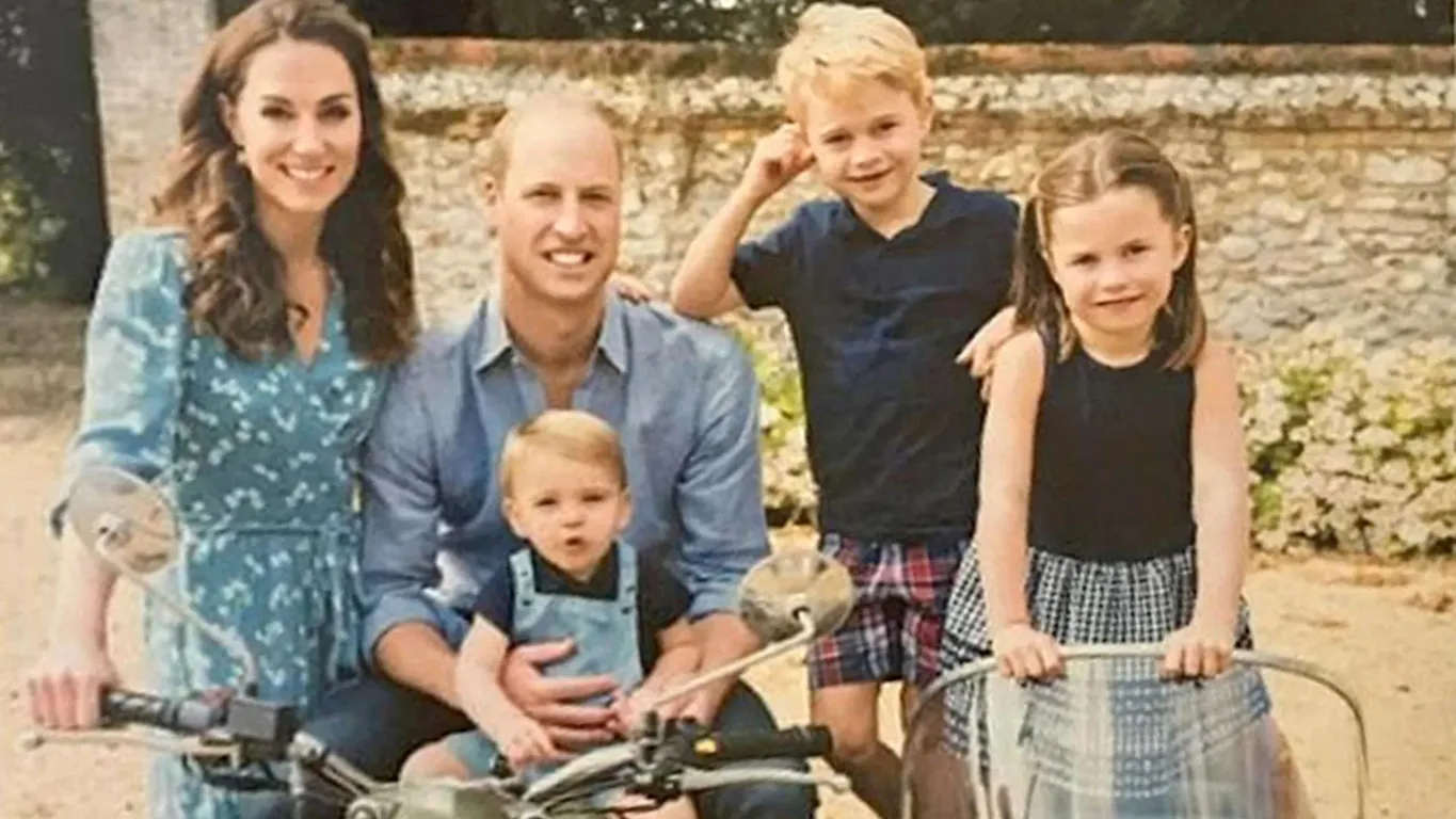 Prince William & Kate Middleton’s Christmas Cards Over The Years ...