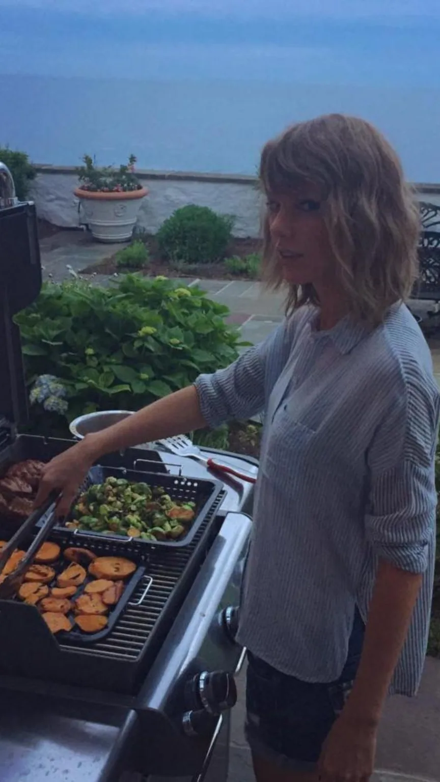 Inside Taylor Swift’s 8 Mansions Around The World | marie claire