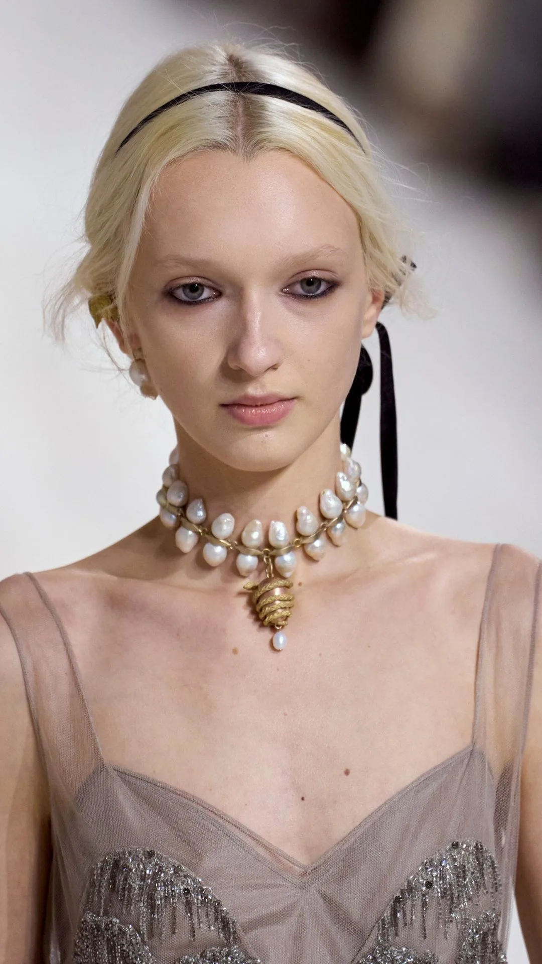 Grungy Makeup Trend: How To Do A Smokey Eye For Beginners | marie claire