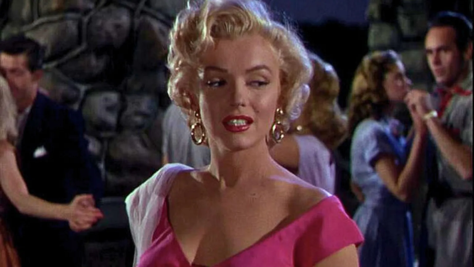 The Marilyn Monroe Effect: The ‘Triangle’ Eye Contact Trick To Catch A ...