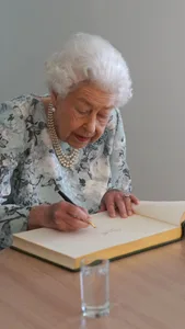 Queen Elizabeth II’s Final Moments Before Death Revealed | marie claire