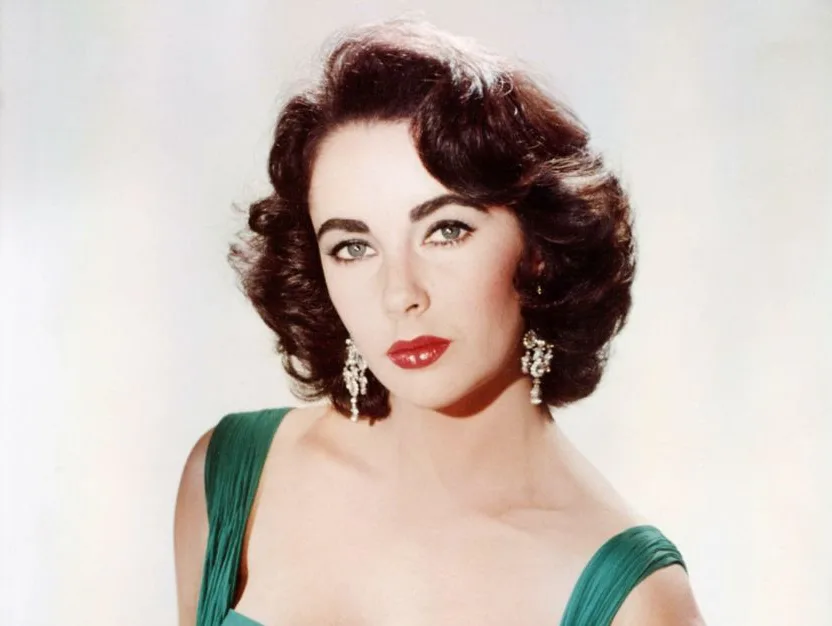 Cristiano Ronaldo Proposes to Girlfriend With $5 Million Ring