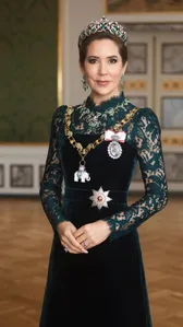 The First Official Portrait Of King Frederik And Queen Mary Of Denmark ...