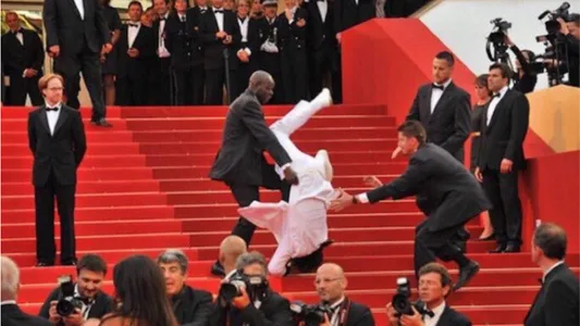 Why People Think Jason Derulo Fell Down The Met Gala Stairs